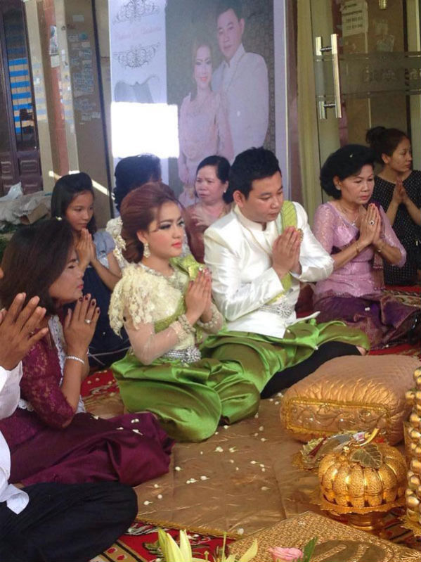 យ៉ុង ចាន់កណ្ណិកា ចូលរោងជ័យ បញ្ចប់ភាព ក្រមុំម្សិលមិញ (Video Inside) - Khmerload