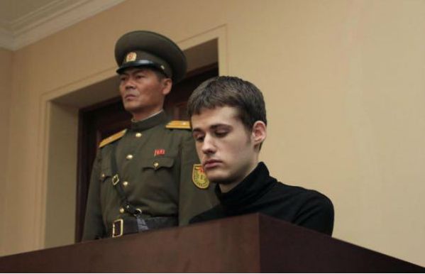 បុរសម្នាក់ ត្រូវចាប់ខ្លួន ដោយសារតែ ប៉ុនប៉ងហែលទឹក ដើម្បីទៅជួប ...