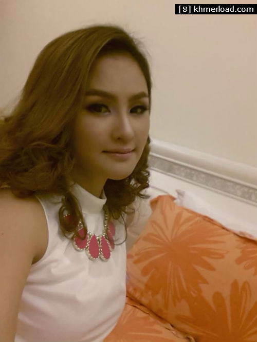 សុគន្ធ និសា ឈឺចាប់ព្រោះ គេអាណិត តែមិនស្រលាញ់ (Video) - Khmerload