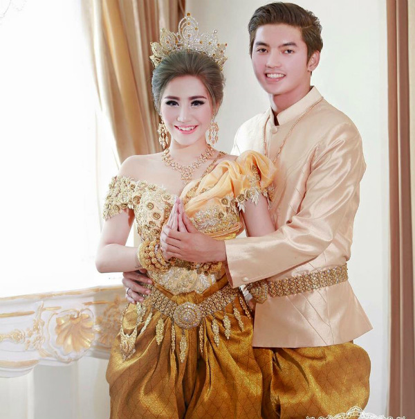 ទេព បូព្រឹក្ស ធ្លាប់តែស៊ិចស៊ី តែដល់ពេល ស្លៀកឈុតរៀបការ ប្រពៃណីខ្មែរបែបនេះ ស្អាតប្លែក - Khmerload